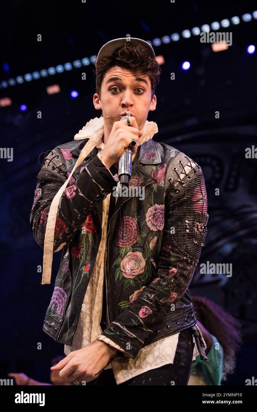 Ny. 21st Nov, 2024. Liam Pearce on stage for & JULIET Sing-Along ...