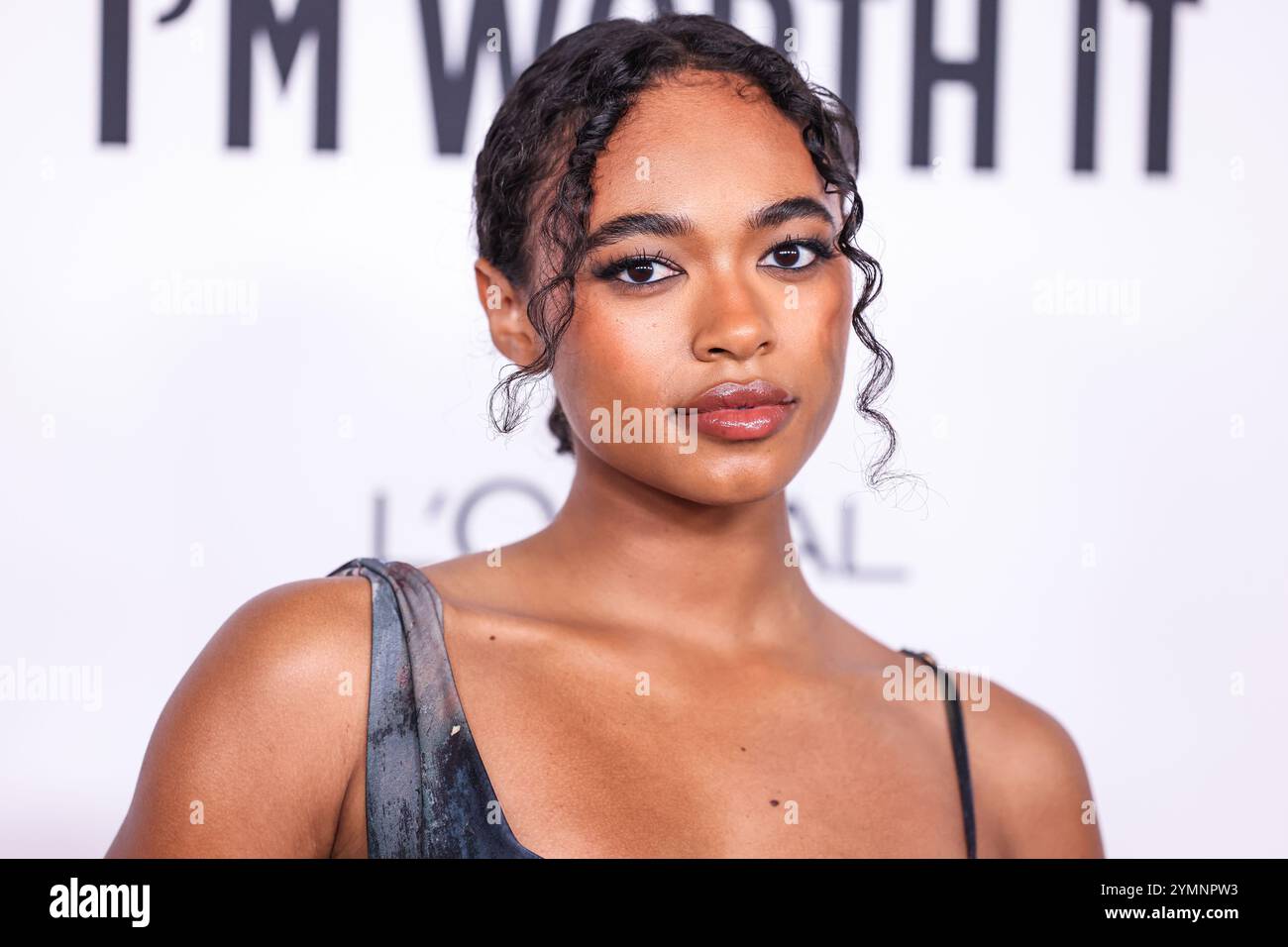 HOLLYWOOD, LOS ANGELES, CALIFORNIA, USA - NOVEMBER 21: Chandler Kinney ...