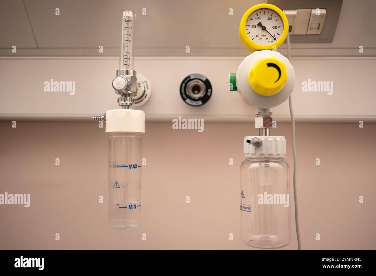 Medical Oxygen Supply System with Flowmeter and Pressure Gauge inside ...