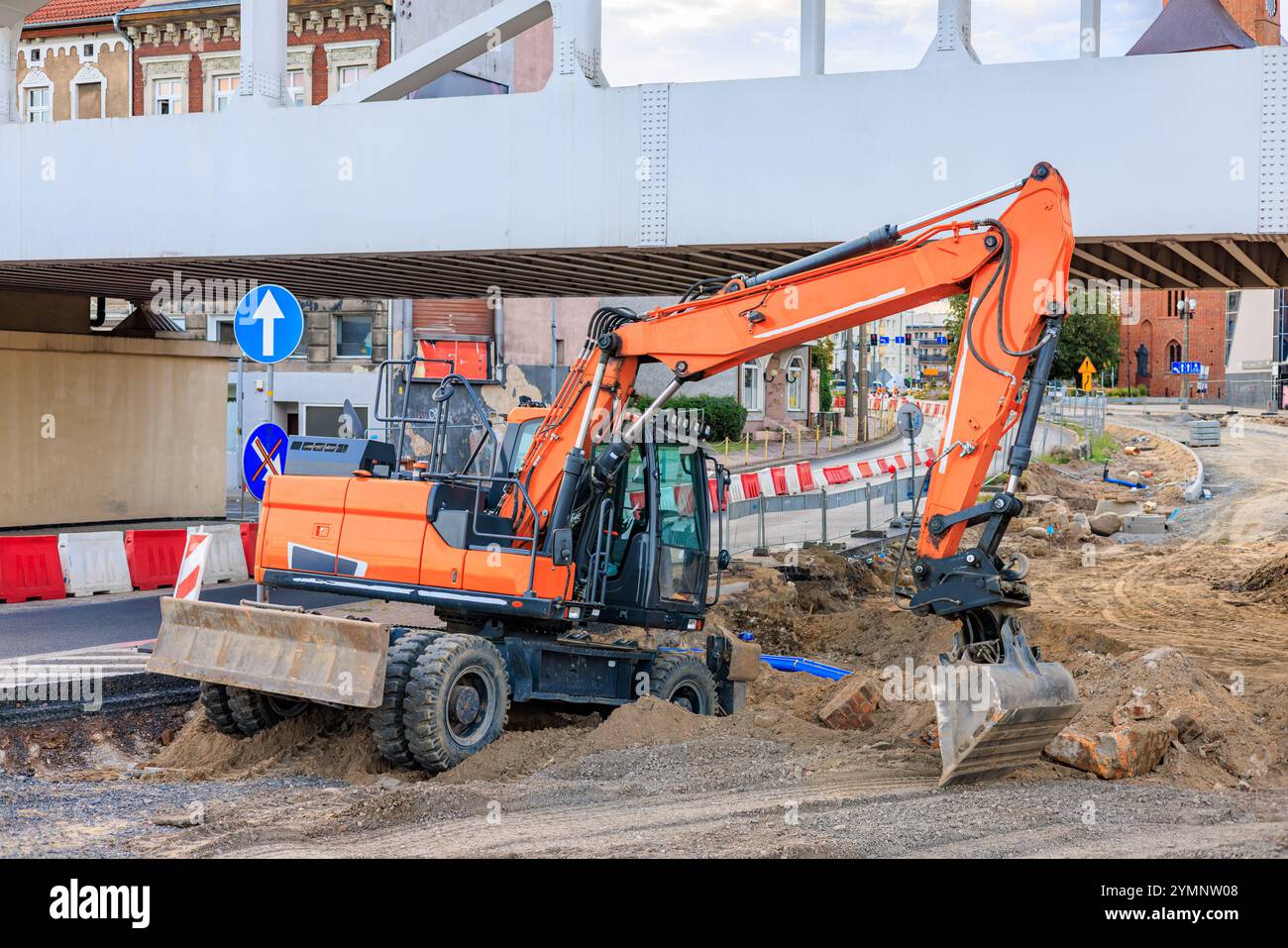 Excavator loading dirt truck bridge hi-res stock photography and images ...