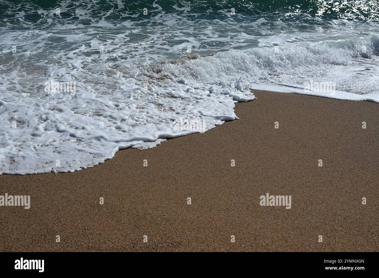 Turquoise waves splash sandy beach hi-res stock photography and images ...