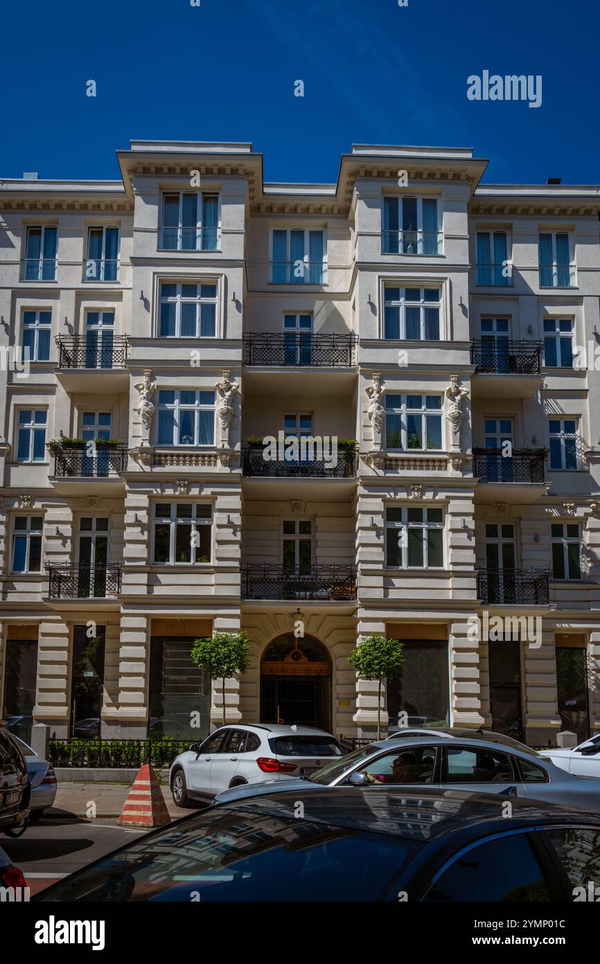 Eclectic neoclassical building hi-res stock photography and images - Alamy