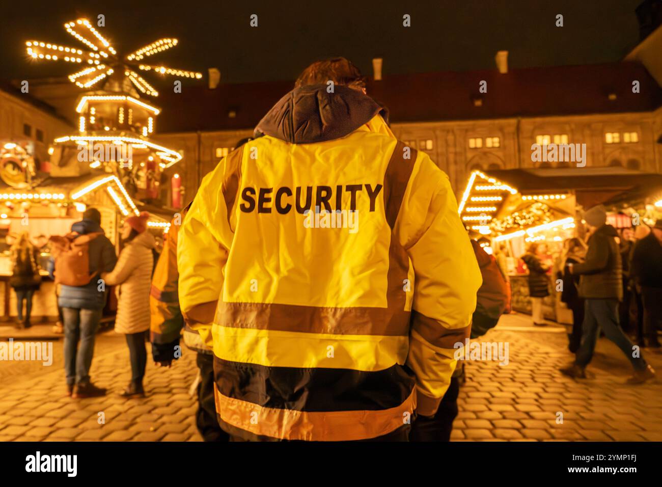 Security auf einem Weihnachtsmarkt, München, November 2024 Deutschland ...