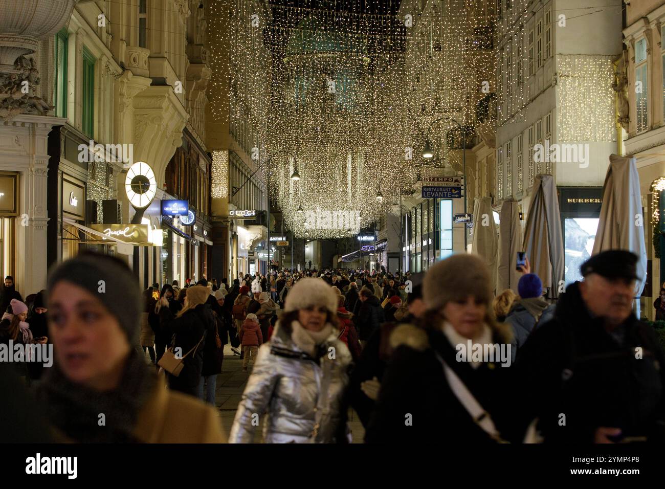Vienna, Austria. 21st Nov, 2024. Passers-by walk under the Christmas ...