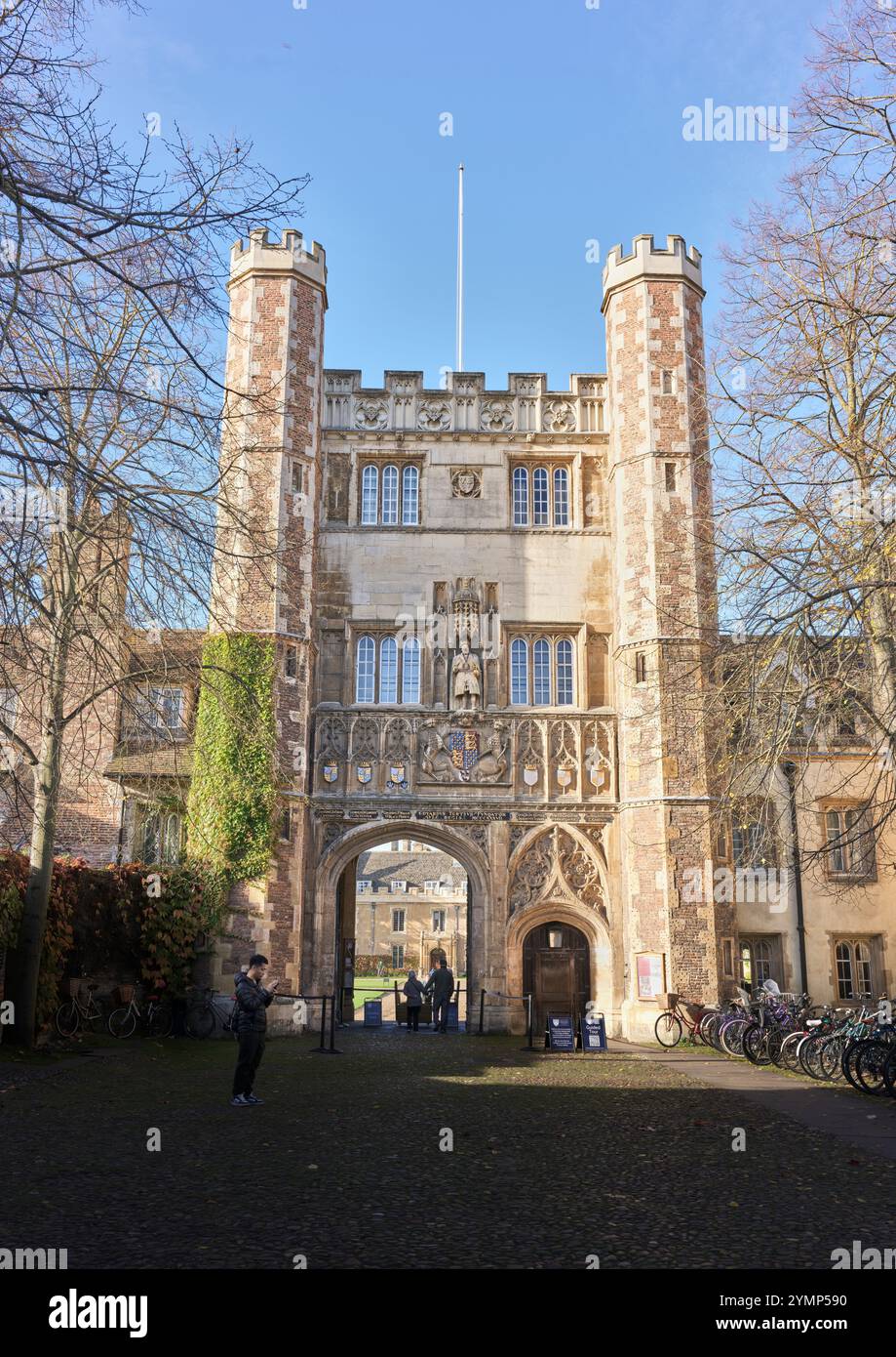 Entrance trinity college cambridge hi-res stock photography and images ...