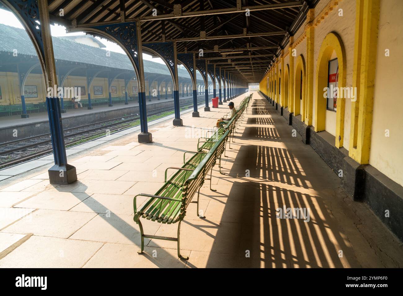 Old railway tracks station hi-res stock photography and images - Alamy