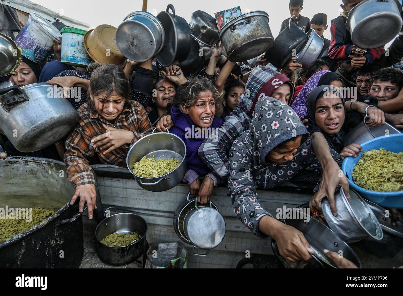 22 November 2024, Palestinian Territories, Khan Younis: Displaced ...