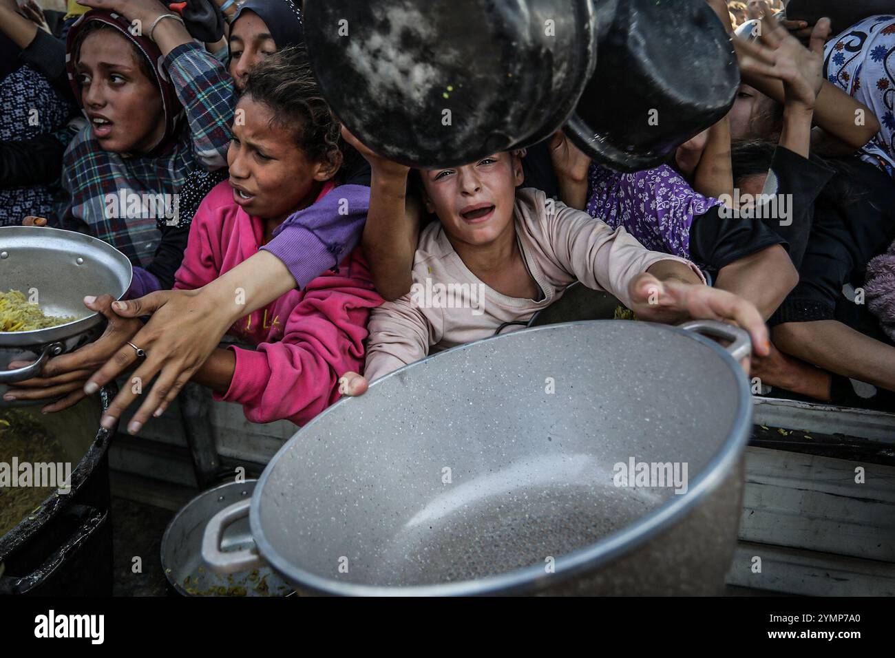 22 November 2024, Palestinian Territories, Khan Younis: Displaced ...