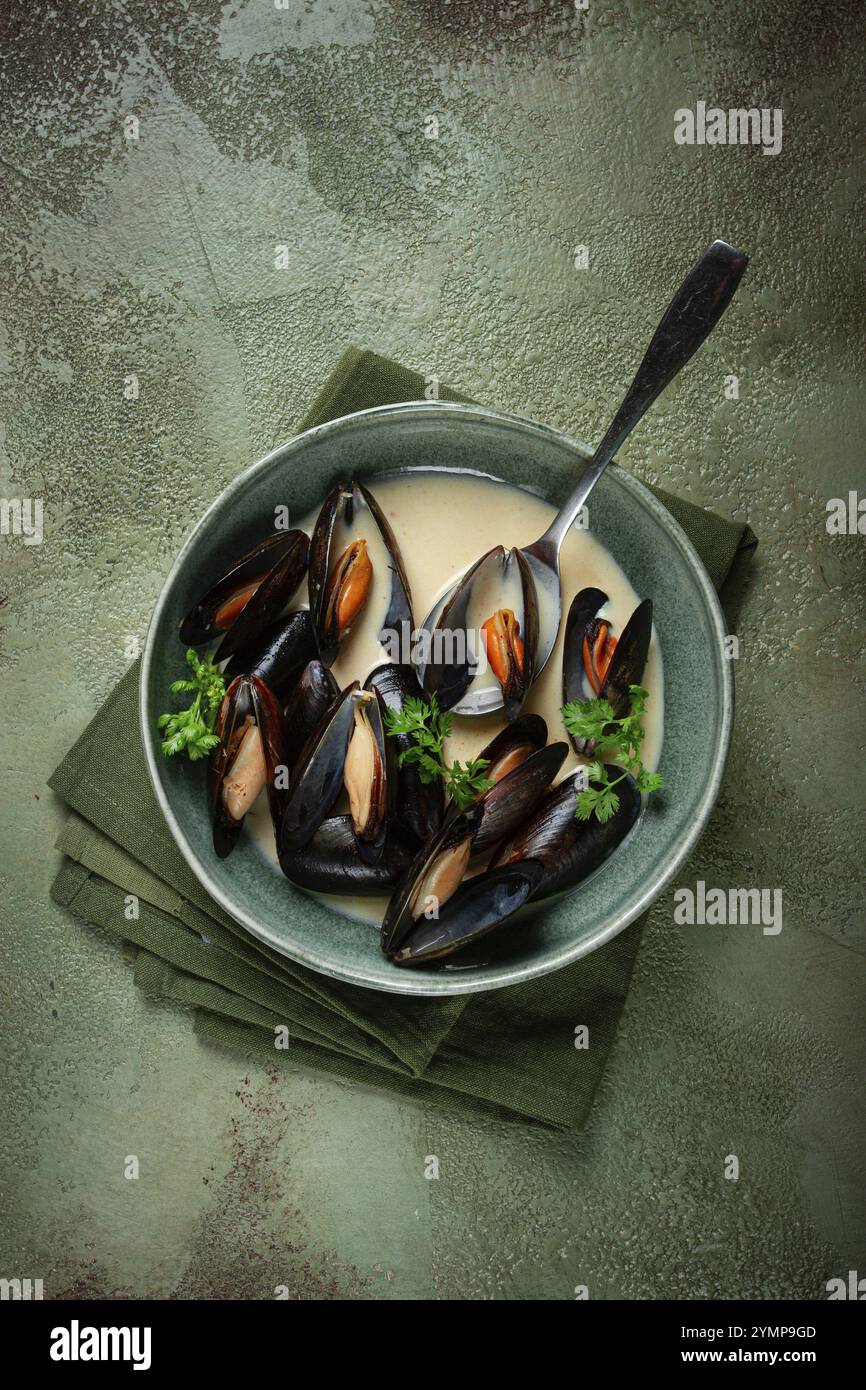 Mussels in shells, in creamy garlic sauce, mussels in bechamel sauce ...