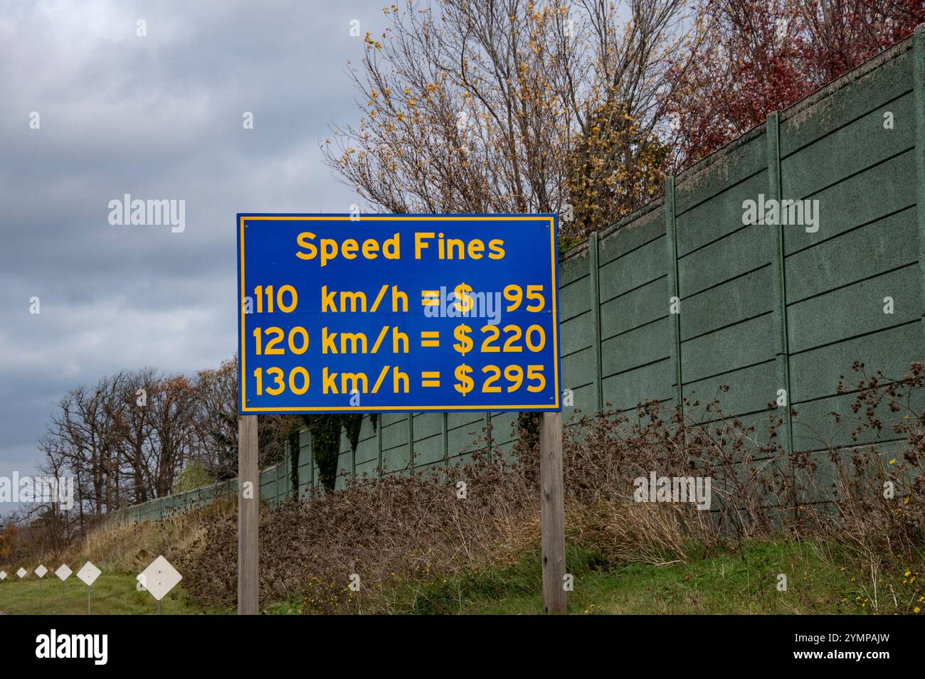 Ontario speed sign hi-res stock photography and images - Alamy