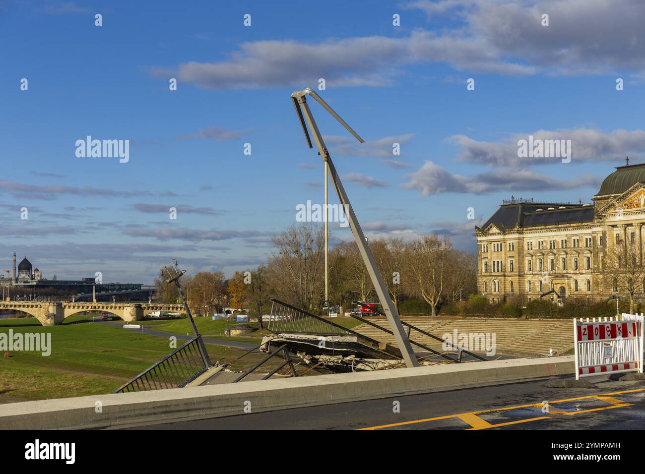 Partial collapse of the Carola Bridge. Over a length of around 100 ...