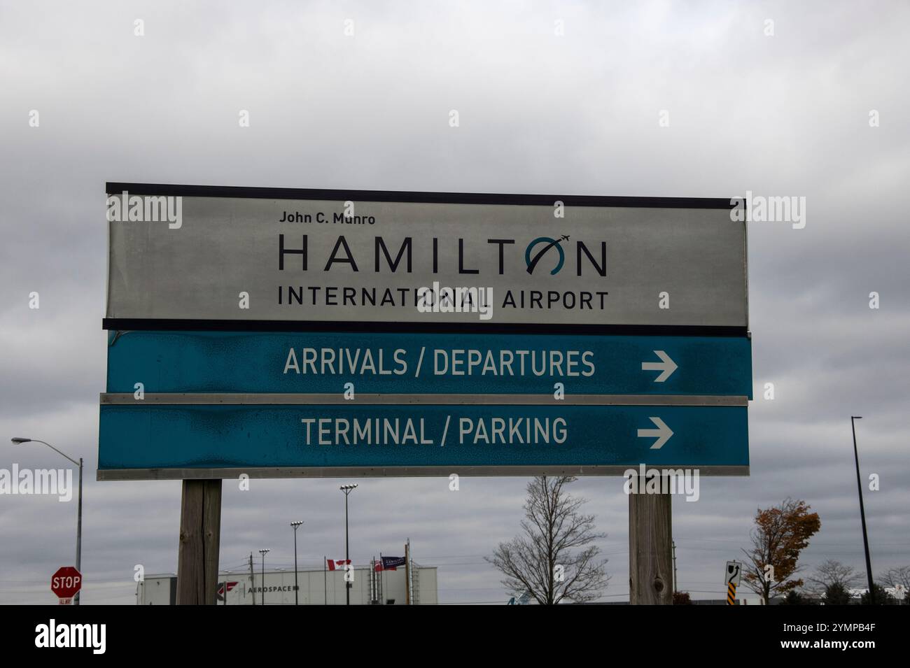 Directional sign to arrivals, departures and parking at Hamilton ...