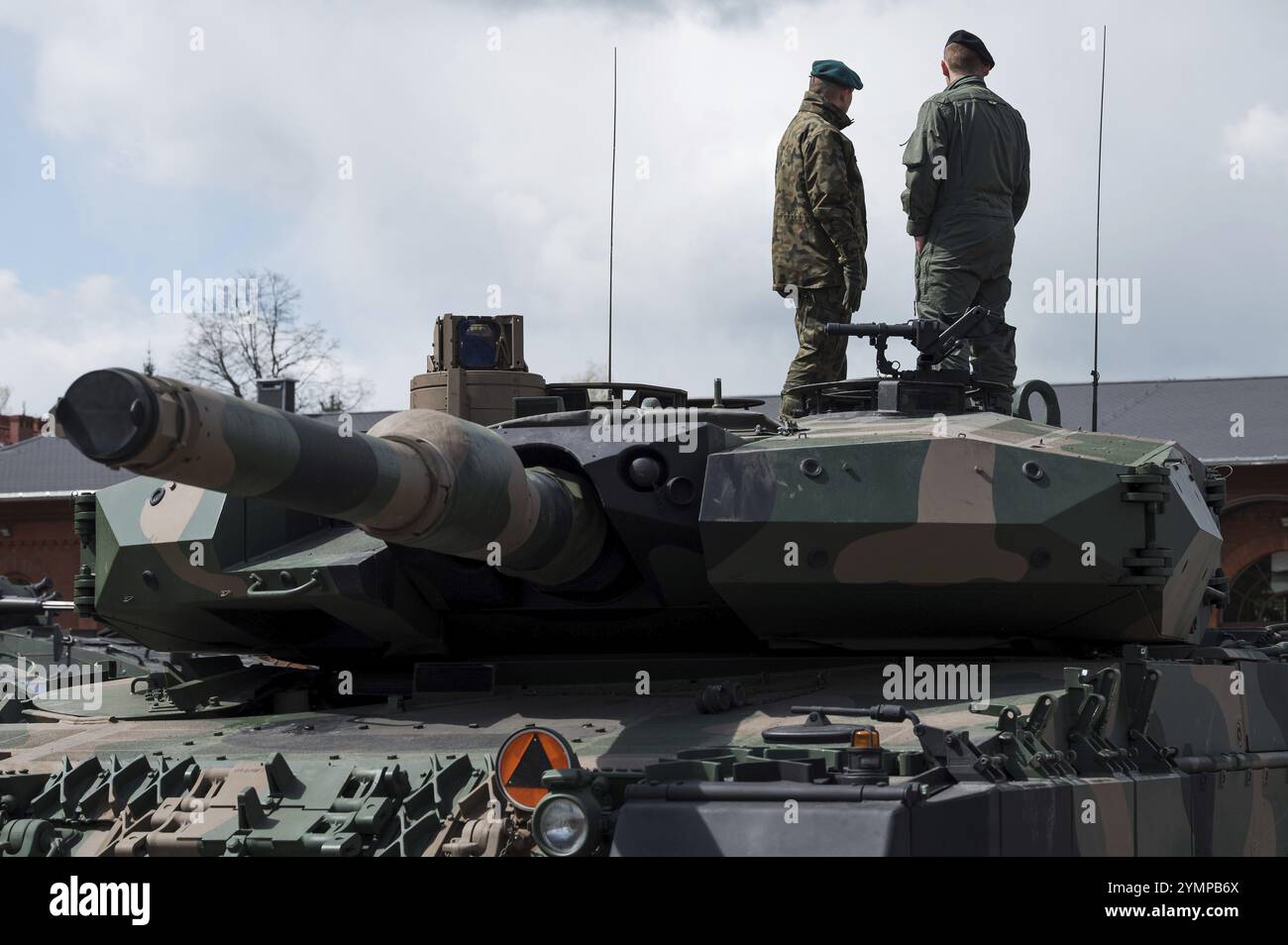 Tank two persons military hi-res stock photography and images - Alamy