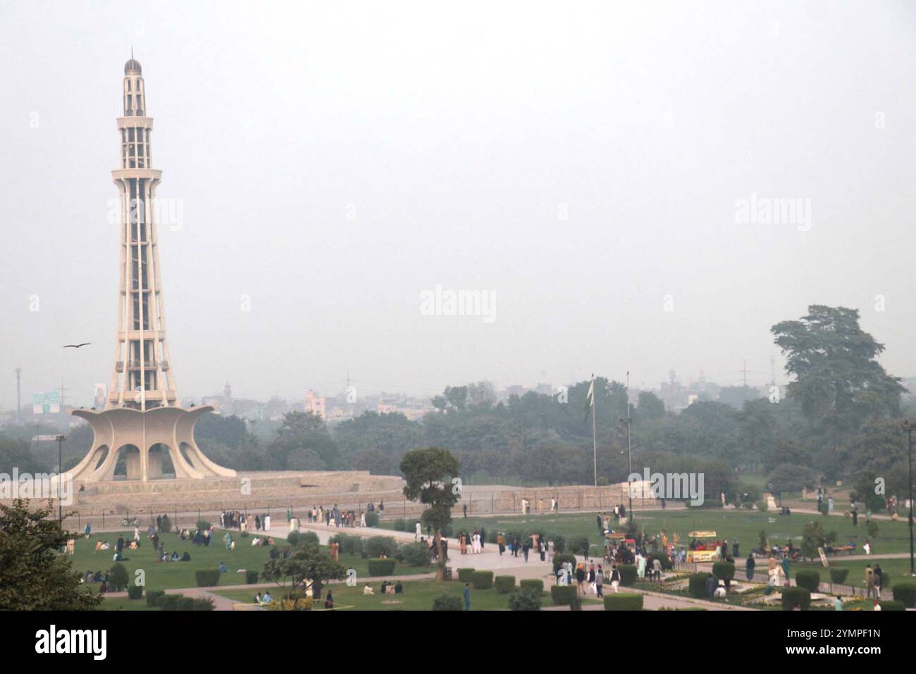 Pakistan. 22nd Nov, 2024. A view of smog covered the skies due to high ...