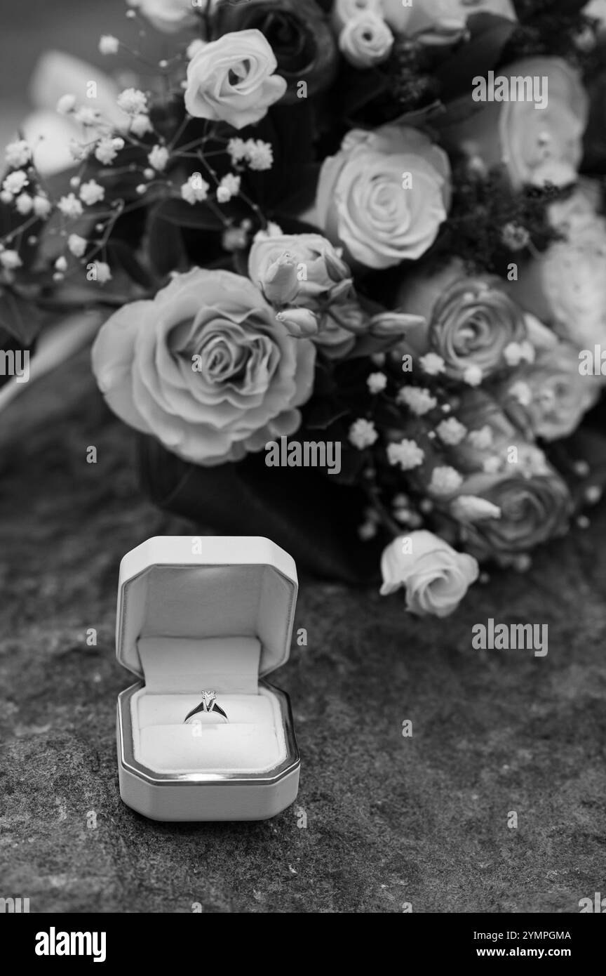 Wedding bouquet ring box hi-res stock photography and images - Alamy