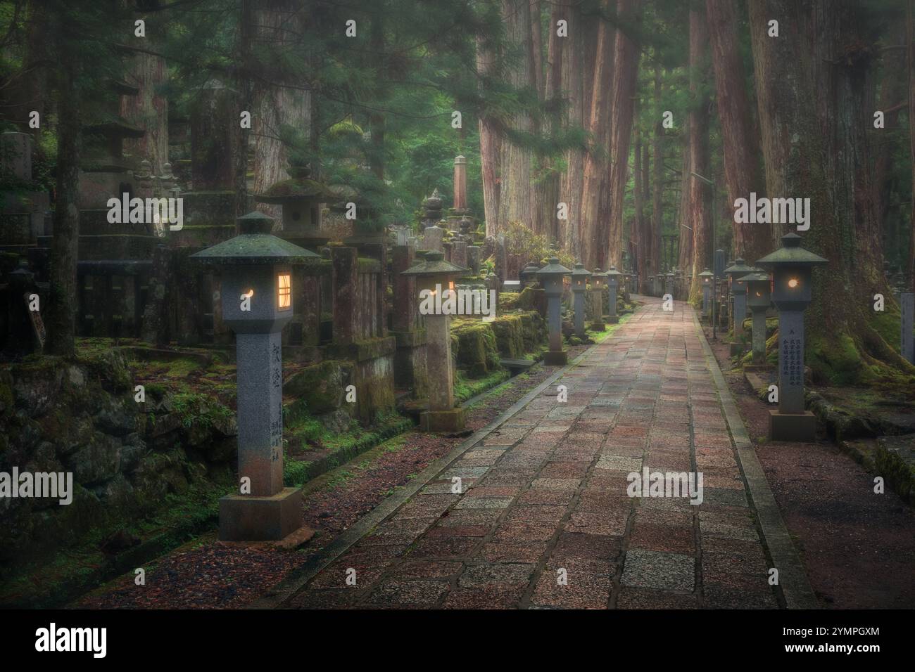 Lanterns koyasan japan hi-res stock photography and images - Alamy