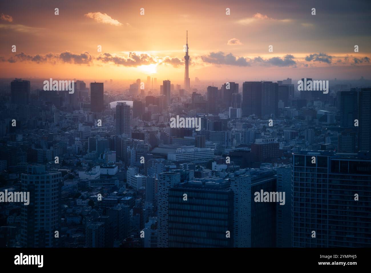 Sunrise behind skyscraper in downtown hi-res stock photography and ...
