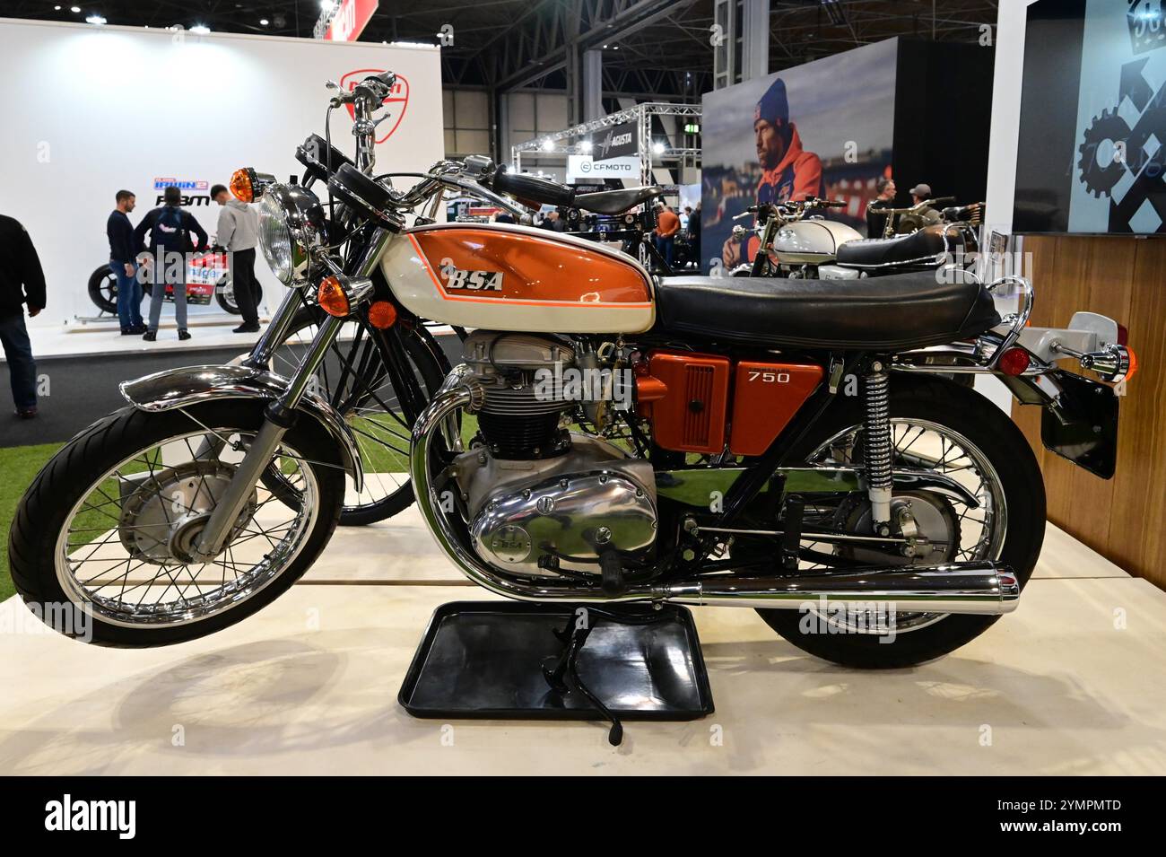 Bsa motorcycle petrol hi-res stock photography and images - Alamy