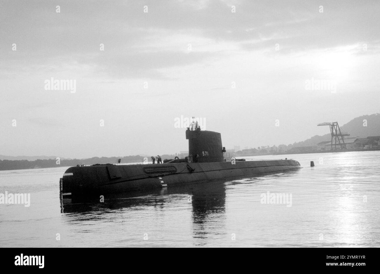 Silhouetted port bow view of the nuclear-powered attack submarine ex ...