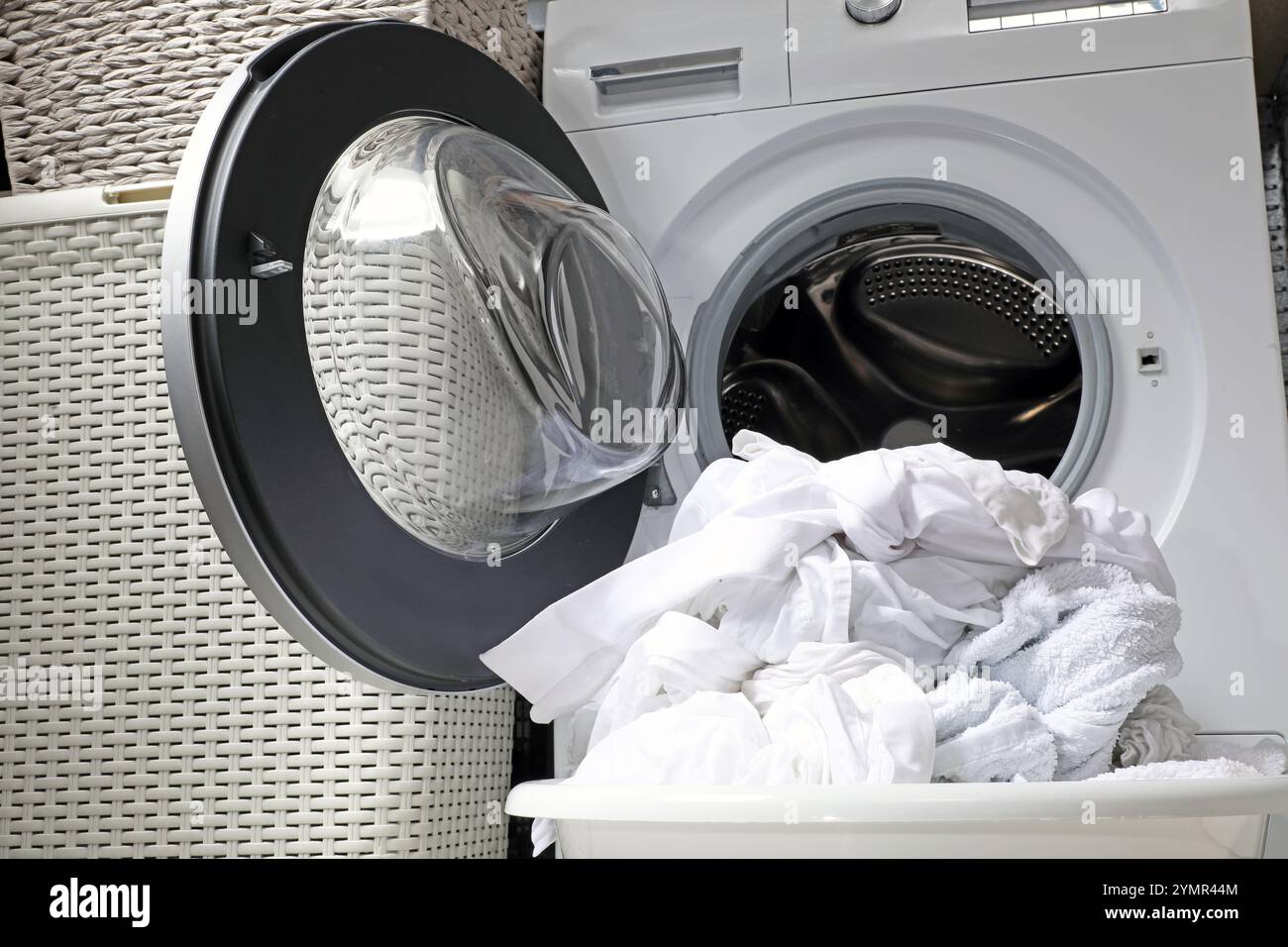 Water near electrical appliance hi-res stock photography and images - Alamy