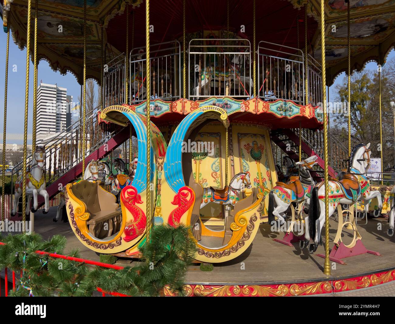 Ornate circular design features hi-res stock photography and images - Alamy