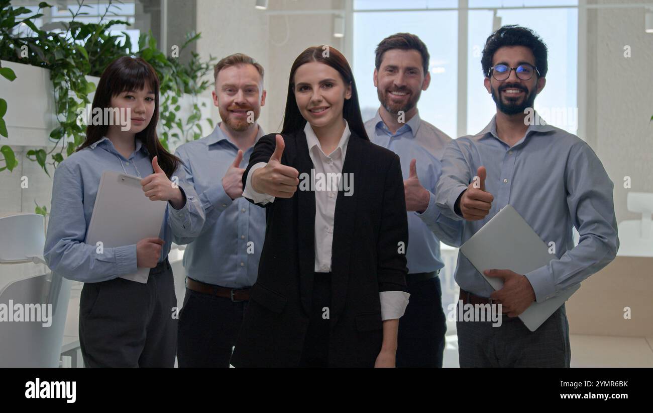 Group diverse businesspeople smiling hi-res stock photography and ...