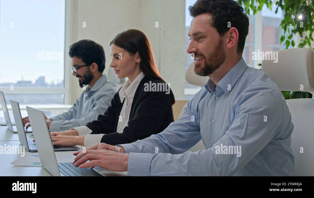 Group arabian people technical support hi-res stock photography and ...