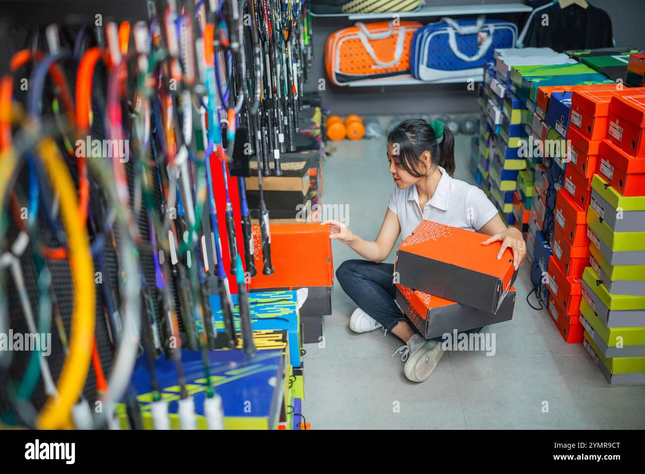 Staff inventory fashion store hi-res stock photography and images - Alamy