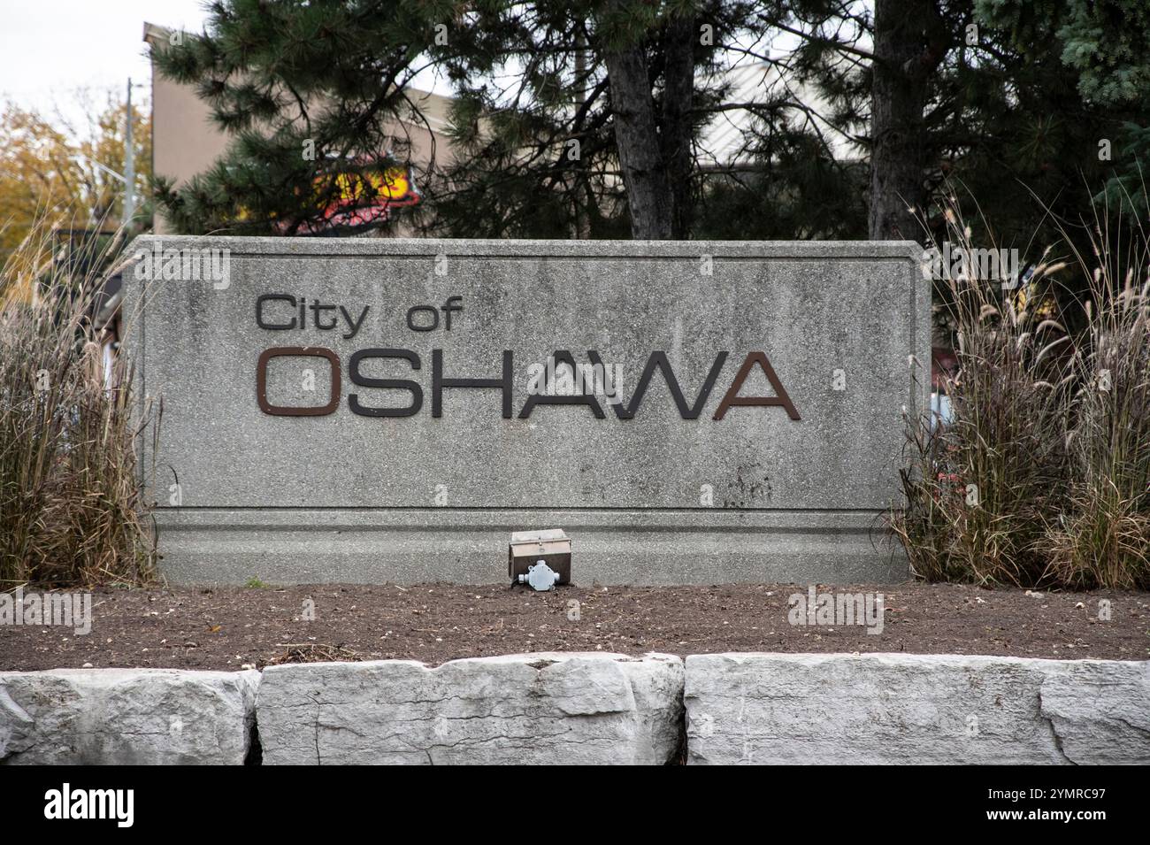 Welcome to the city of Oshawa sign on King Street West in Ontario ...