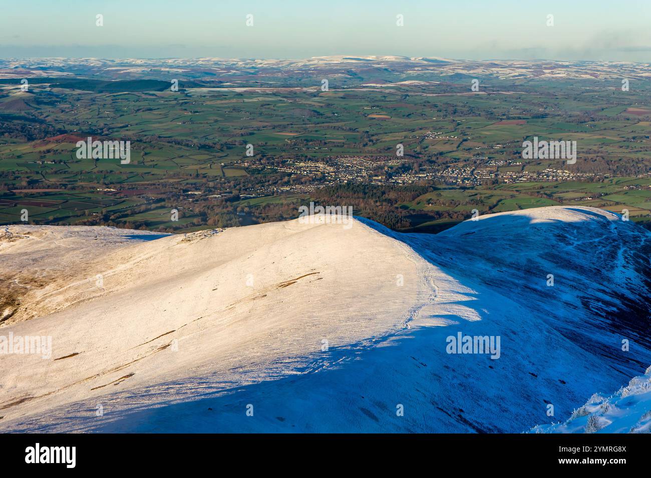 Green lowland areas hi-res stock photography and images - Alamy