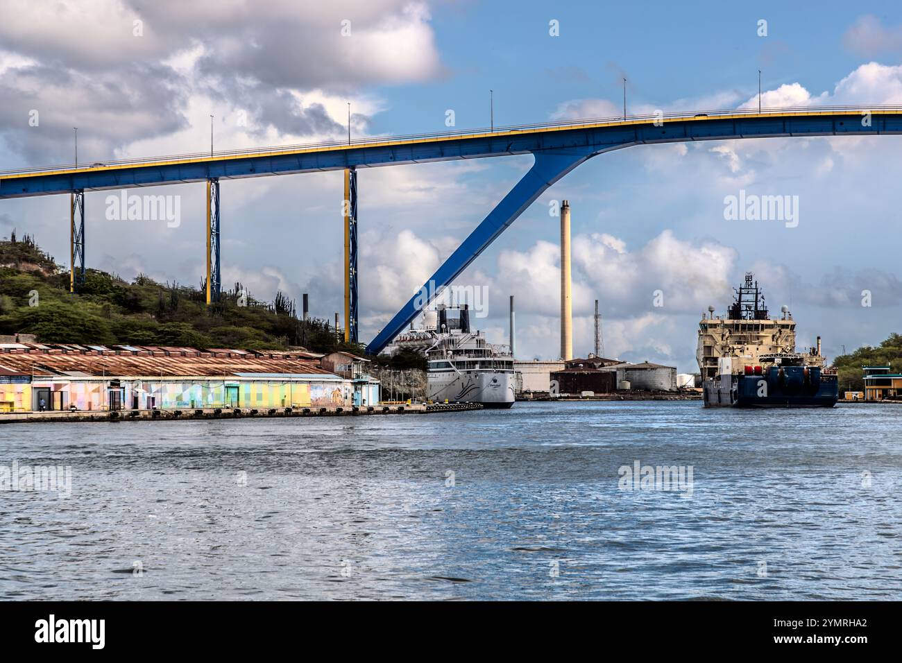 Behind the Juliana highway bridge you can see parts of the Shell ...