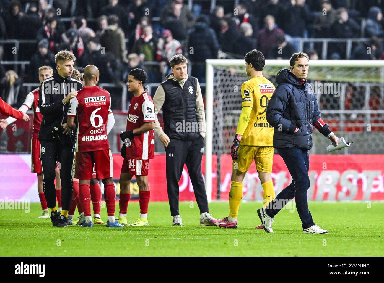 Antwerpen, Belgium. 22nd Nov, 2024. Antwerp's head coach Jonas De Roeck looks dejected after a ...