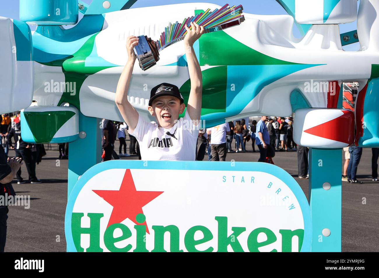 Las Vegas, NV, USA. 22nd Nov, 2024. A fan holds a replica of the ...