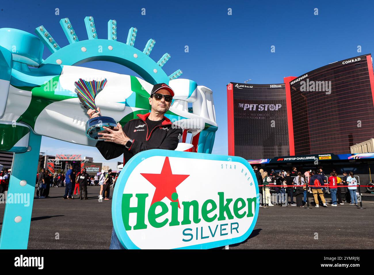 Las Vegas, NV, USA. 22nd Nov, 2024. A fan holds a replica of the ...