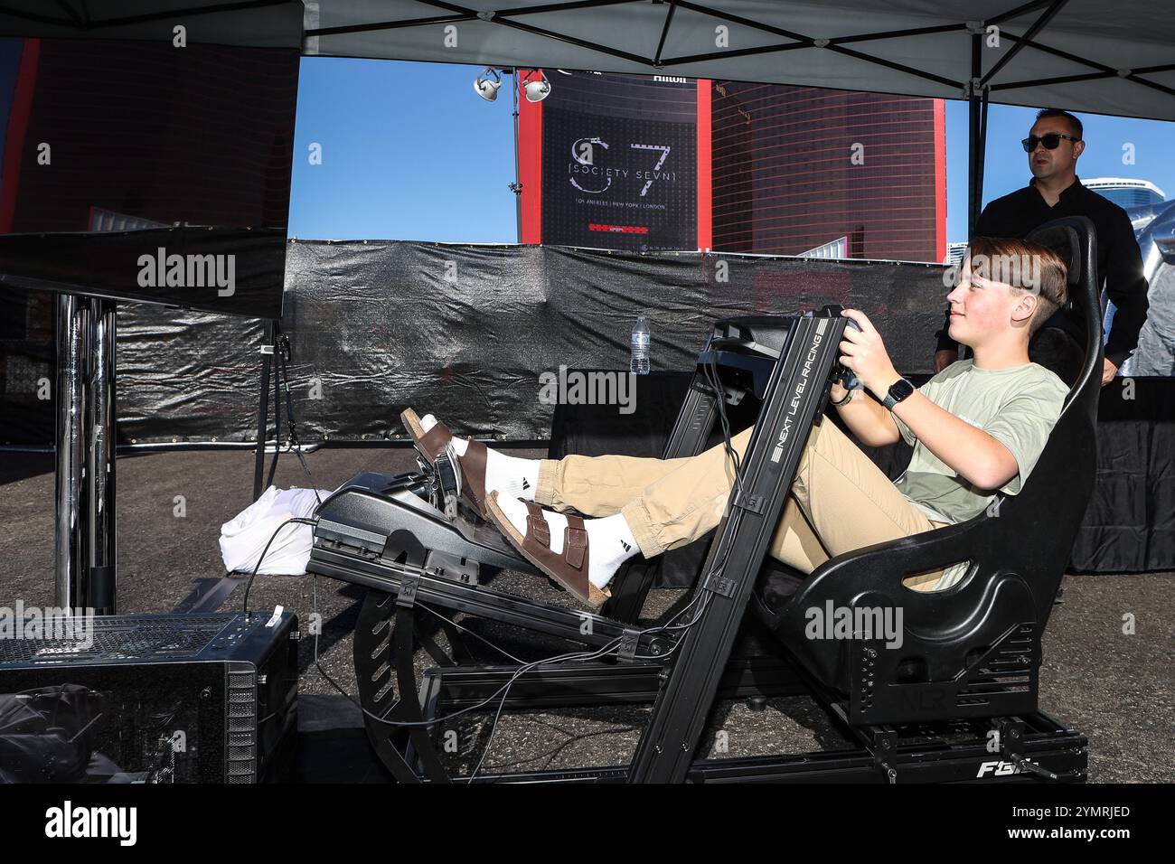 Las Vegas, NV, USA. 22nd Nov, 2024. A fan participates in a racing ...