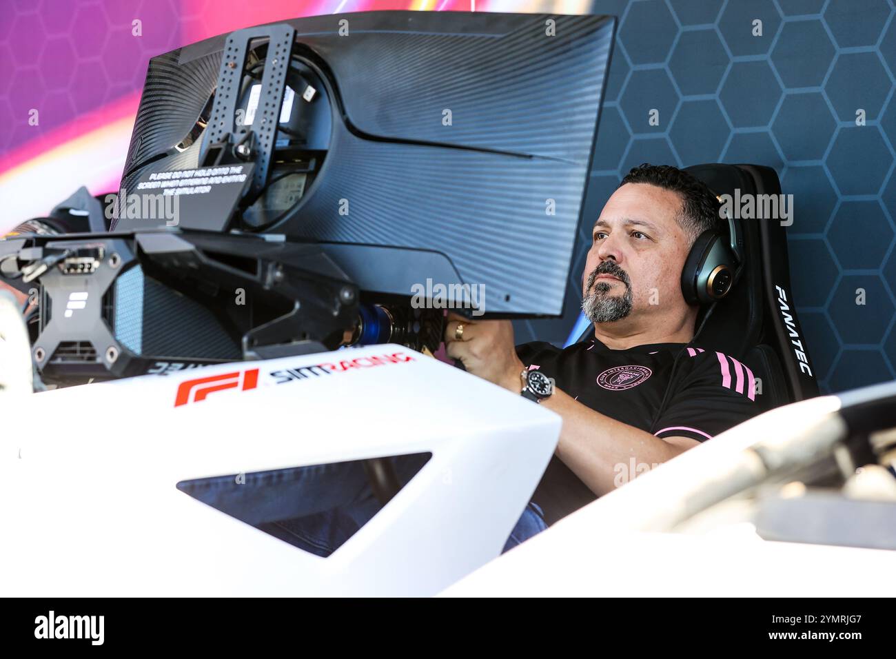 Las Vegas, NV, USA. 22nd Nov, 2024. A fan races in the F1 SimRacing ...