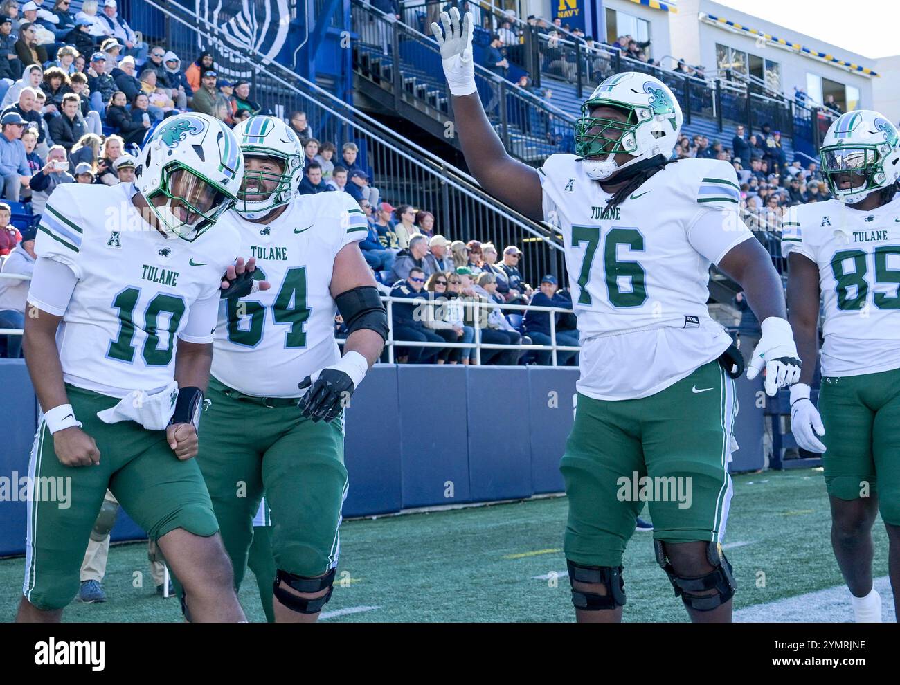 ANNAPOLIS, MD - NOVEMBER 16: Tulane Green Wave quarterback Darian ...