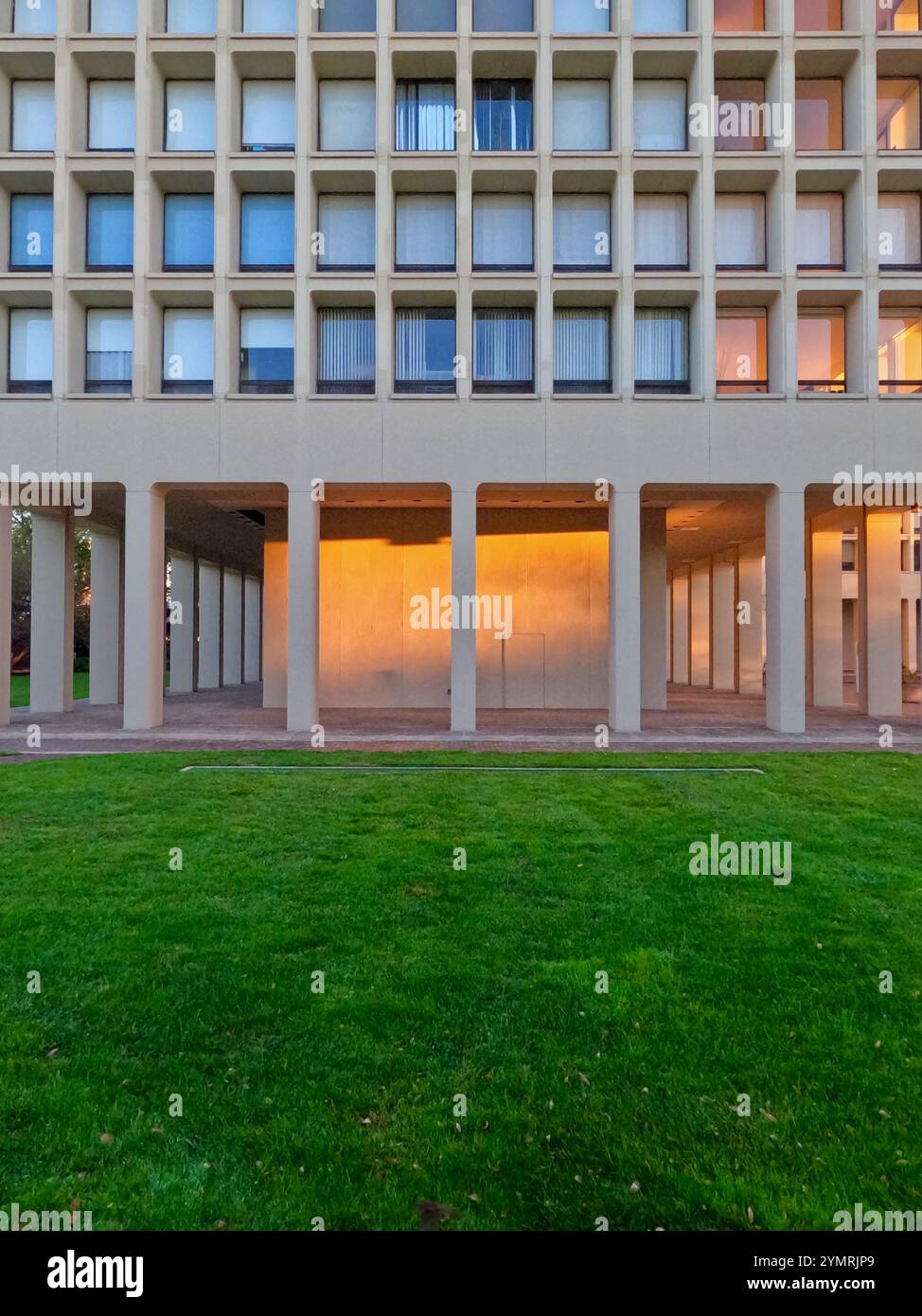 Sunrise hits one of the Society Hill Towers condominium buildings in ...