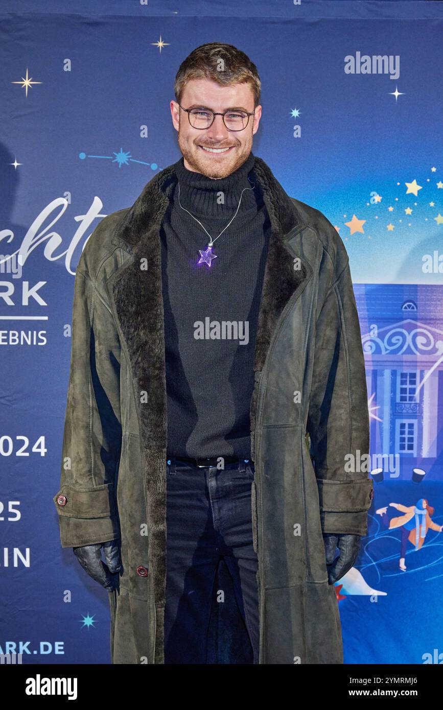 Linus Weber - Eroeffnung Weihnachten im Tierpark Friedrichsfelde in ...