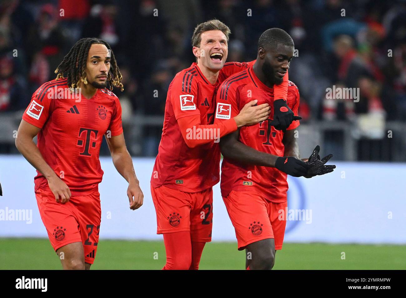 final jubilation from the left: Sacha BOEY (FC Bayern Munich), Thomas ...