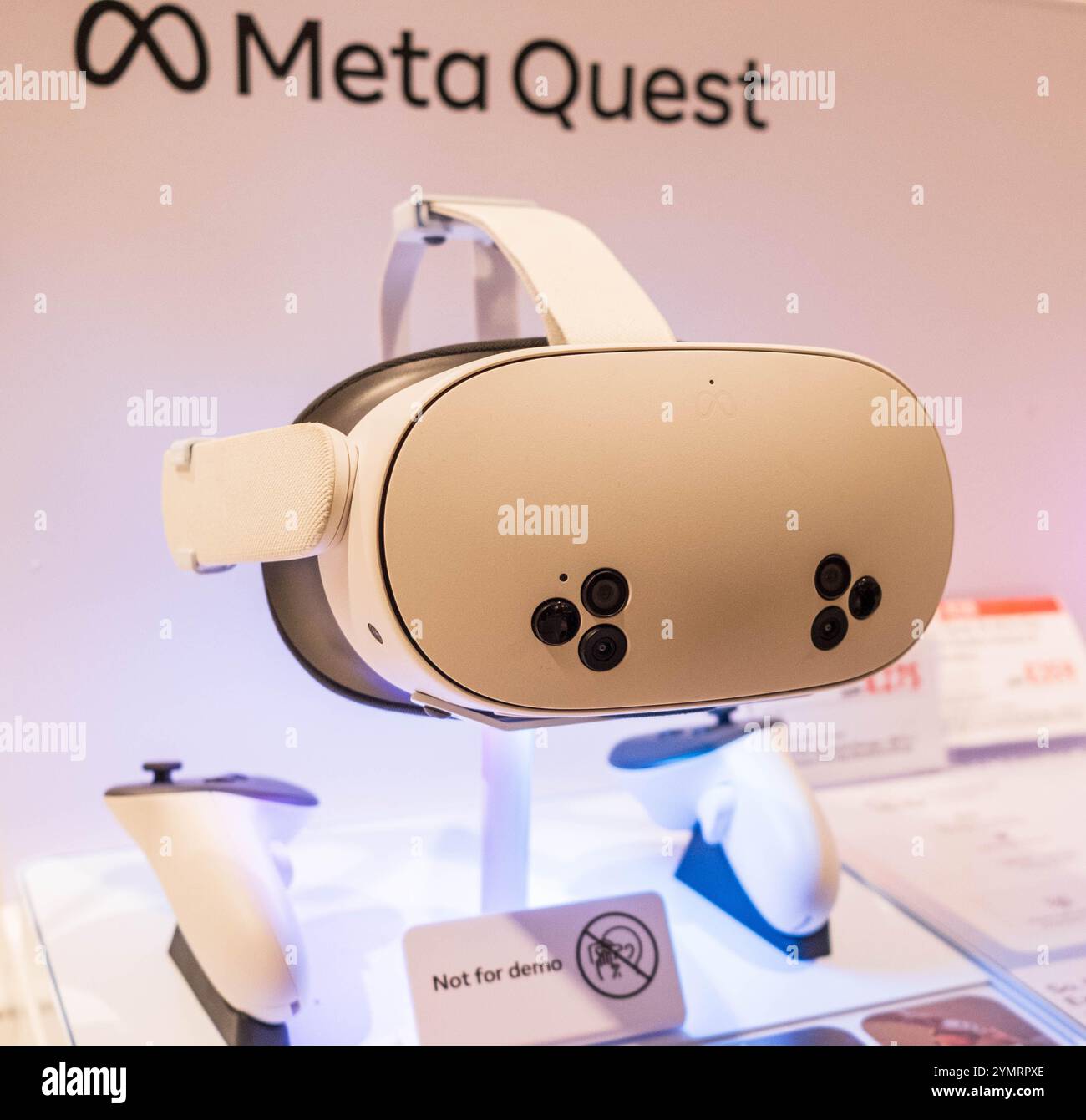 Meta quest vr hi-res stock photography and images - Alamy