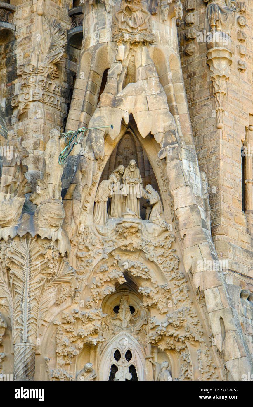 BARCELONA, SPAIN - October 3, 2024: The Sagrada Fam lia, Antoni Gaudis iconic basilica, stands ...
