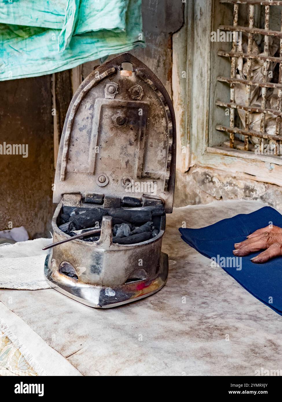 Traditional laundry methods hi-res stock photography and images - Alamy