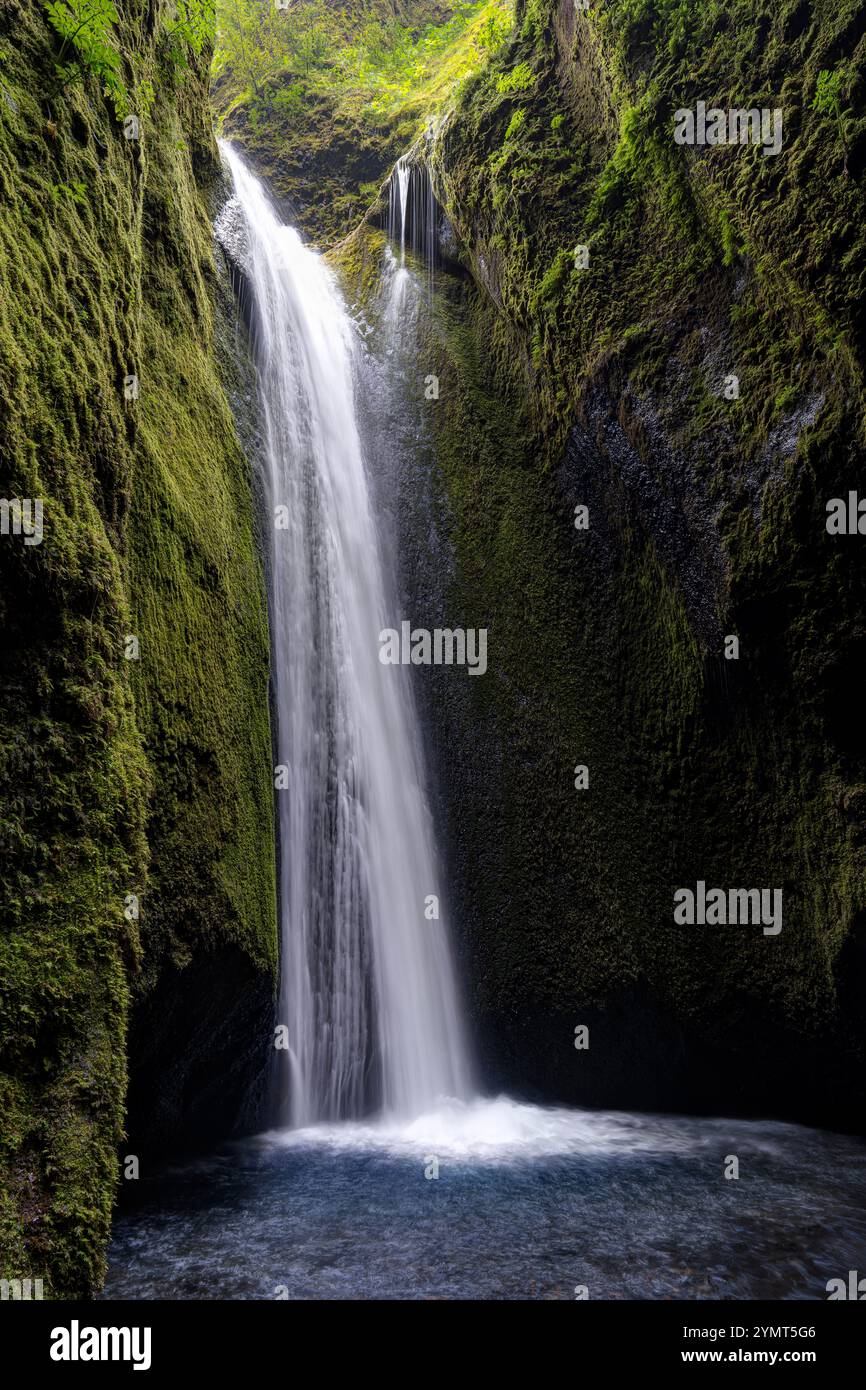 Bull House Falls (Nauthúsafoss). Southern Region, Iceland Stock Photo ...
