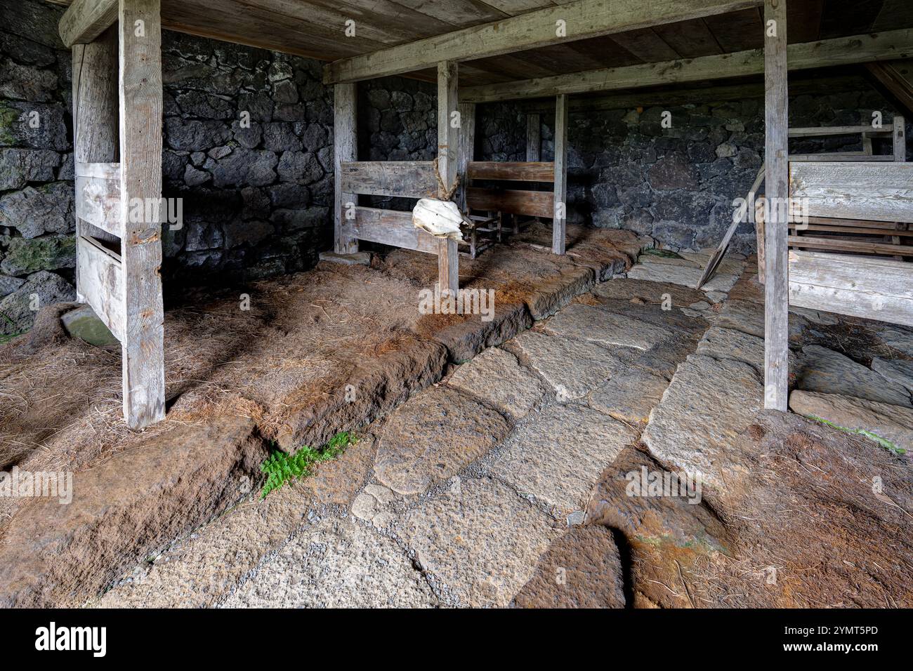Barn in turf farmhouse from Skál. Skogar Open Air Museum (Skógasafn ...