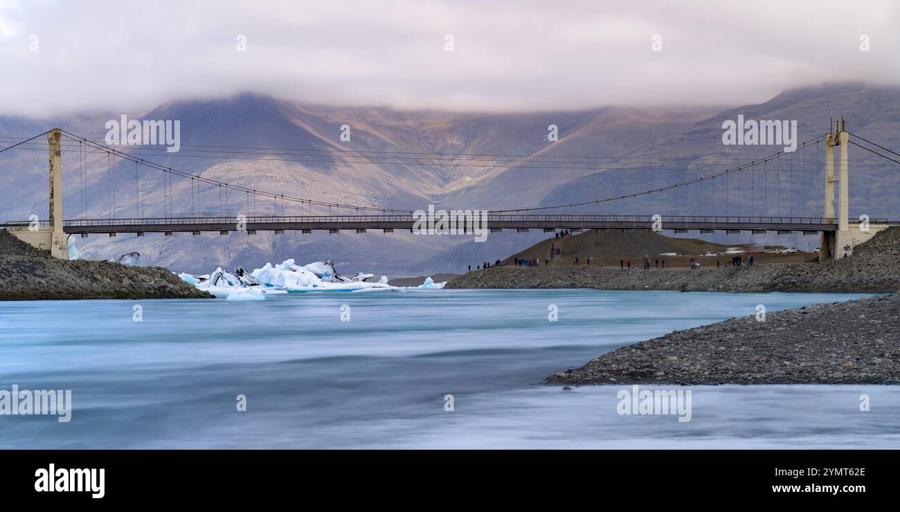 Bridge glacier lagoon hi-res stock photography and images - Alamy