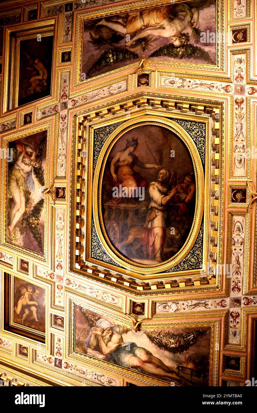 Room of opis hi-res stock photography and images - Alamy