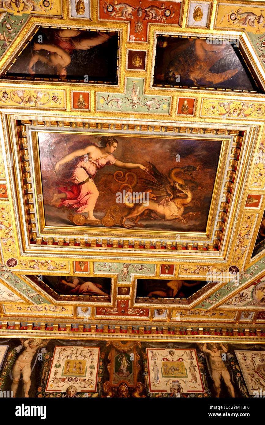 Room of ceres hi-res stock photography and images - Alamy