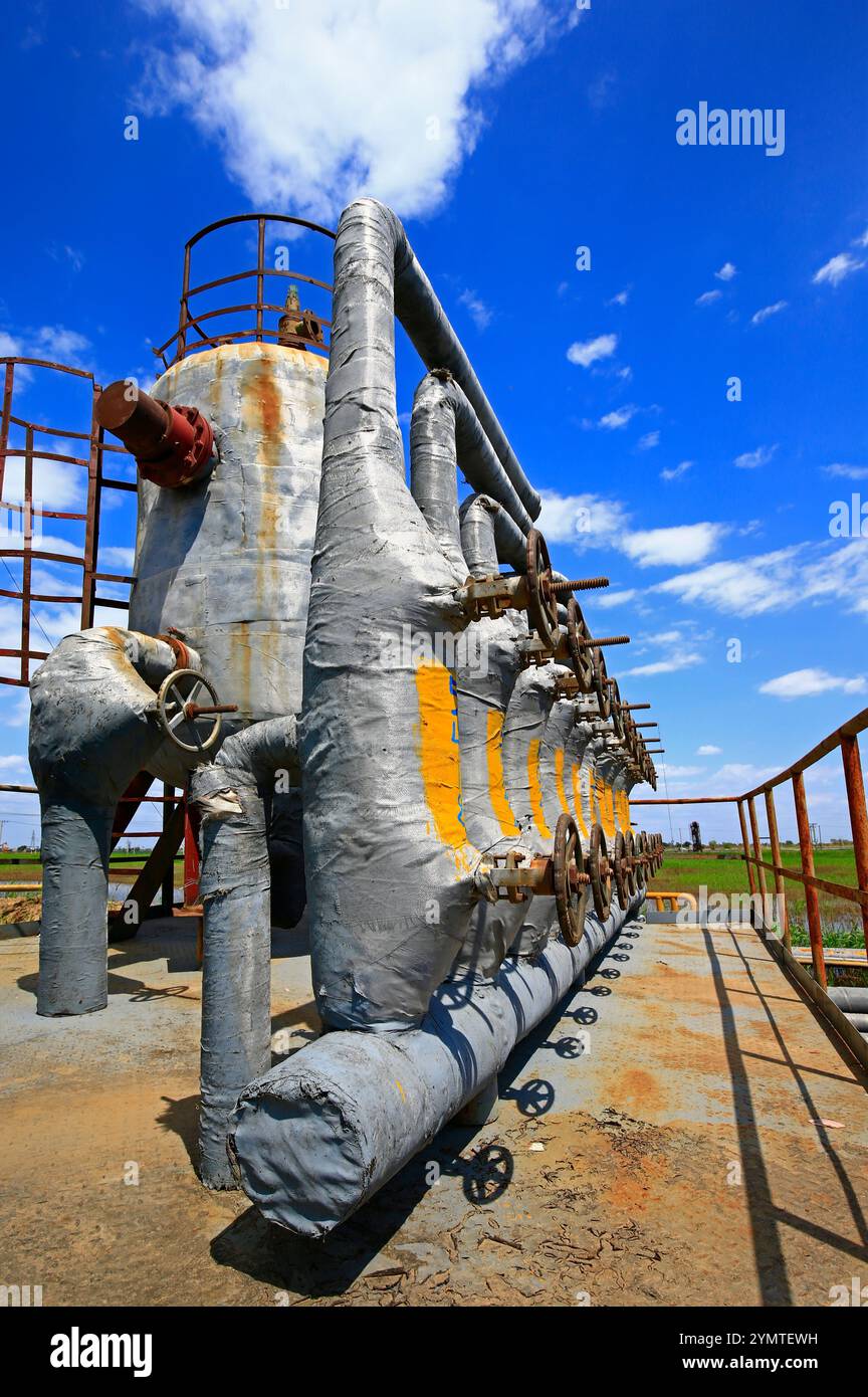 Oil pipes and valves Stock Photo - Alamy