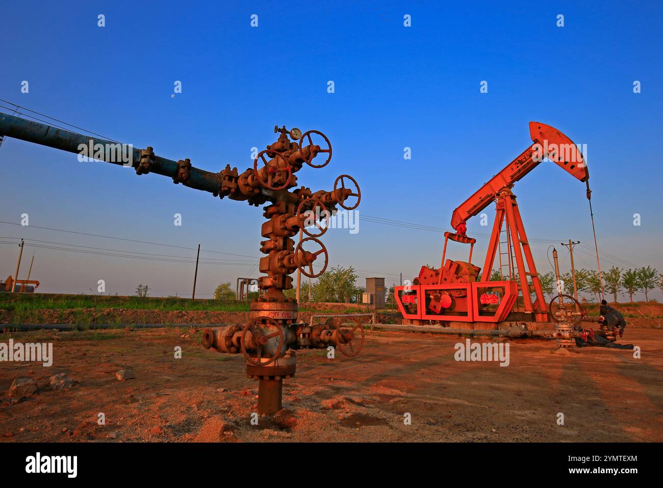 Oil pipes and valves Stock Photo - Alamy